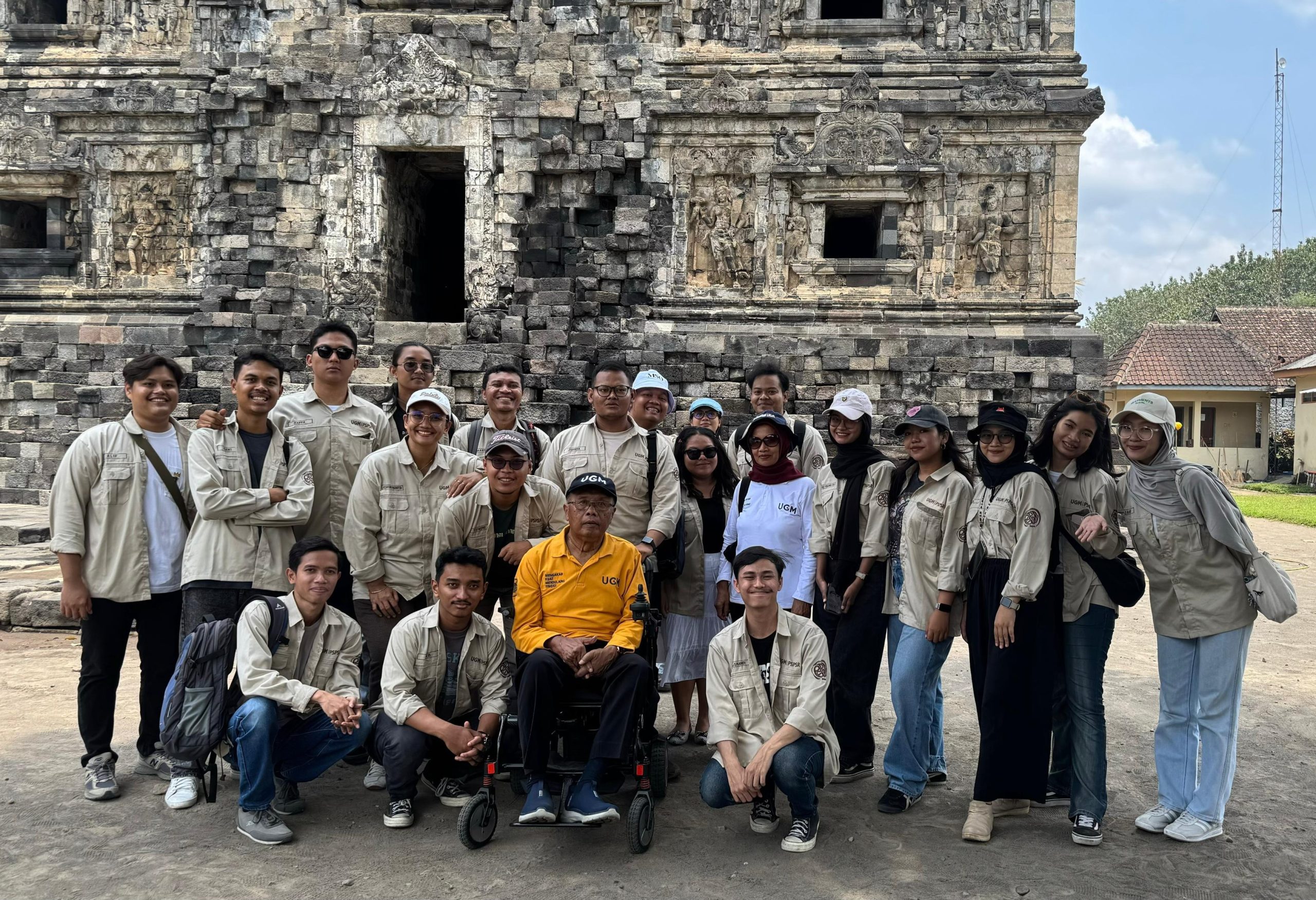 PSPSR UGM Students Visit Iconic Temples in Yogyakarta - Performing Arts ...